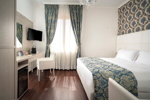 Quarto Duplo ou Twin Deluxe | Edredões de penas, minibar, cofre no quarto, secretária