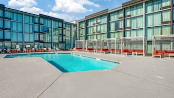Piscina exterior sazonal