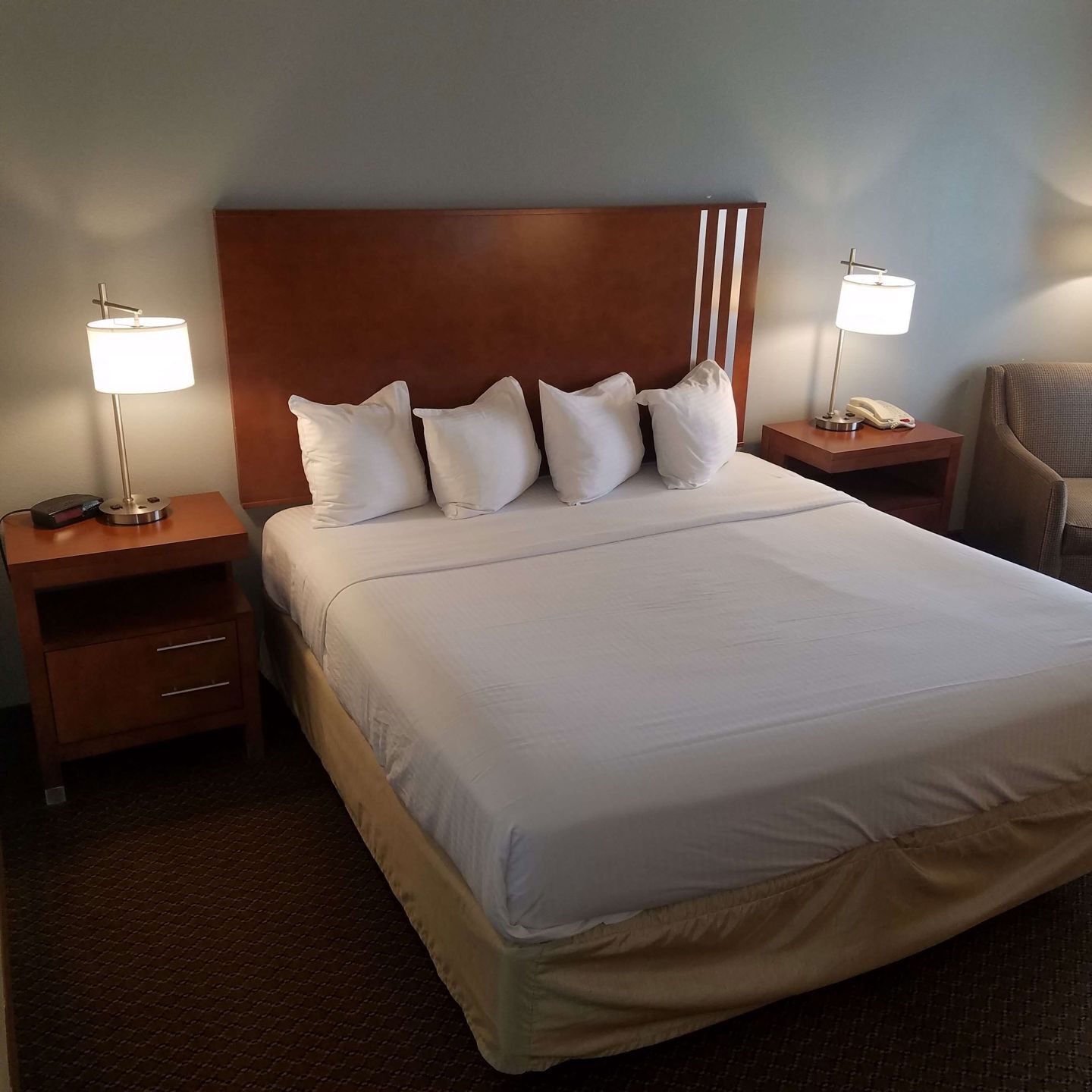 Secretária, secretária adequada para computadores portáteis 