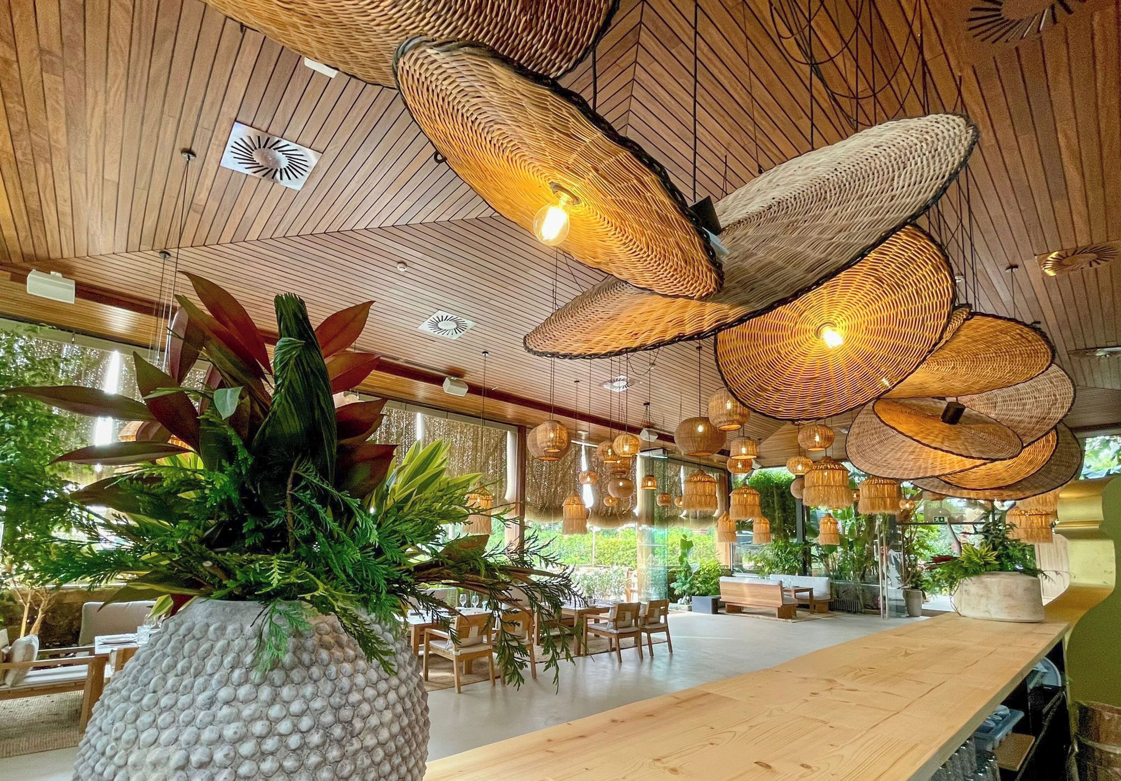 4 restaurantes, pequenos-almoços servidos, cozinha espanhola 