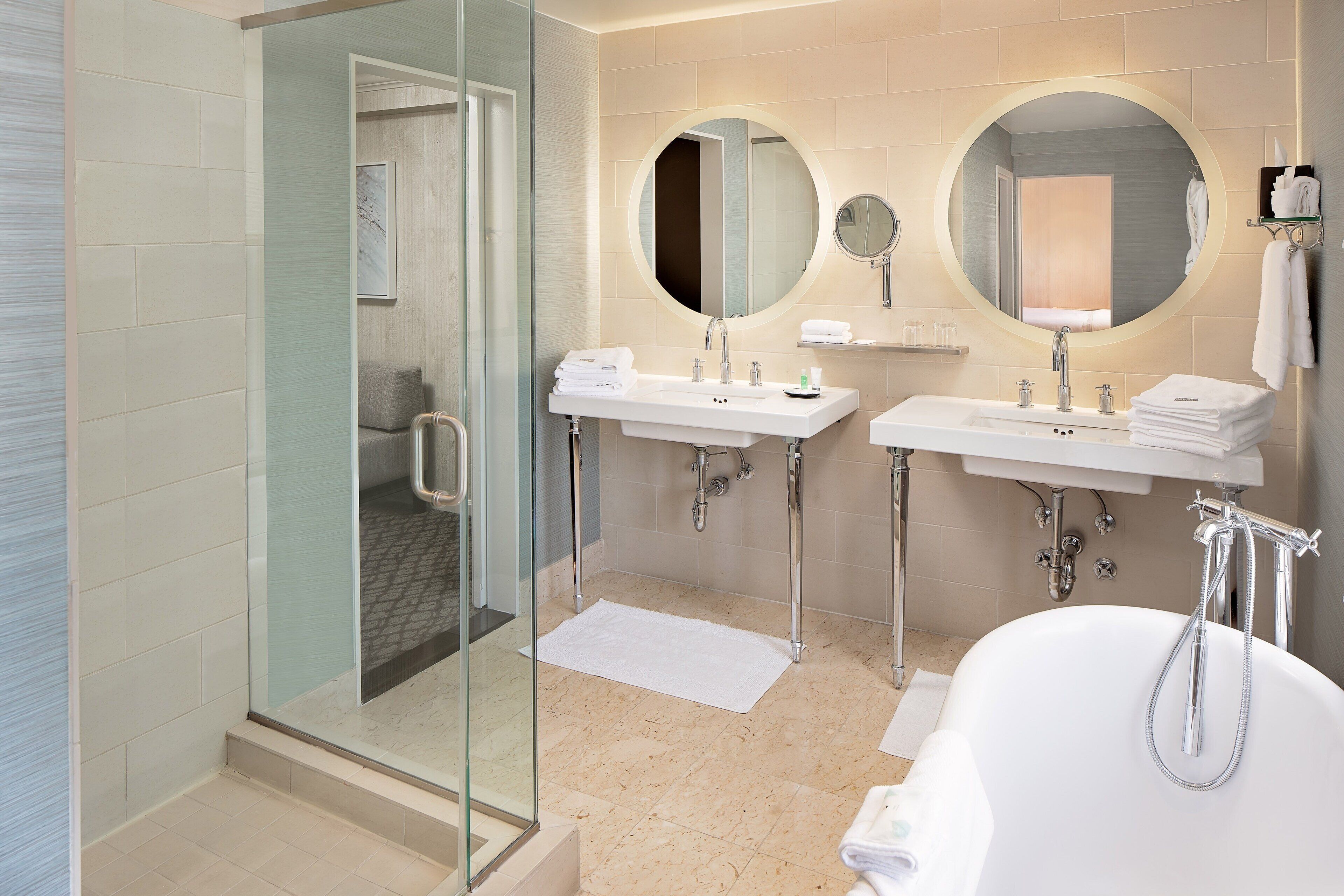 Suite Presidencial, 1 quarto | Casa de banho | Um secador de cabelo, roupões, toalhas fornecidas 