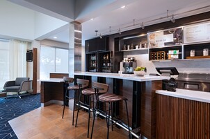 Café da manhã completo todos os dias mediante uma taxa