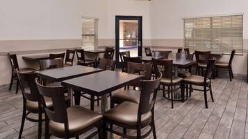 Café da manhã continental grátis