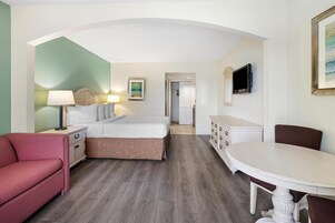 Quarto Standard, 1 cama queen-size, não fumadores, frigorífico e micro-ondas | Roupa de alta qualidade, cofre no quarto