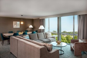 Suíte (North Shore Suite with Parlor) | Área de estar | TV LED 40 polegadas com canais a cabo, dock para MP3