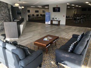 Área de estar no saguão