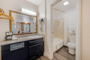 Quarto casal standard, 2 camas de casal, para não fumantes | Ferros/tábuas de passar roupa, Wi-Fi de cortesia, roupa de cama