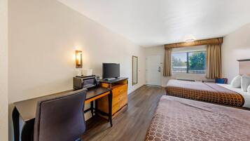 Quarto Standard, 2 camas queen-size, não fumadores | Ferro/tábua de engomar, Wi-fi grátis, roupa de cama fornecida