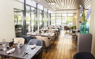 Café da manhã com buffet todos os dias mediante uma taxa