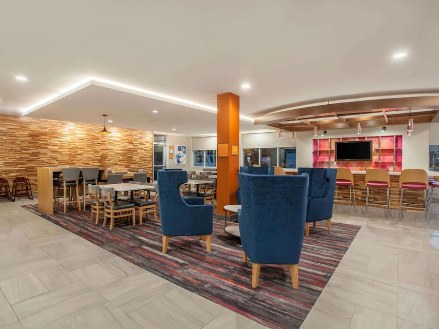 Café da manhã completo grátis todos os dias