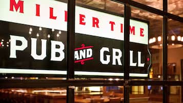 2 restaurantes, pequenos-almoços servidos, cozinha americana