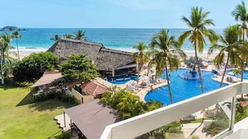 Quarto Standard, vista para o mar | Edredões de penas, cofre no quarto, secretária