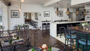 Café da manhã, almoço e jantar; culinária americana