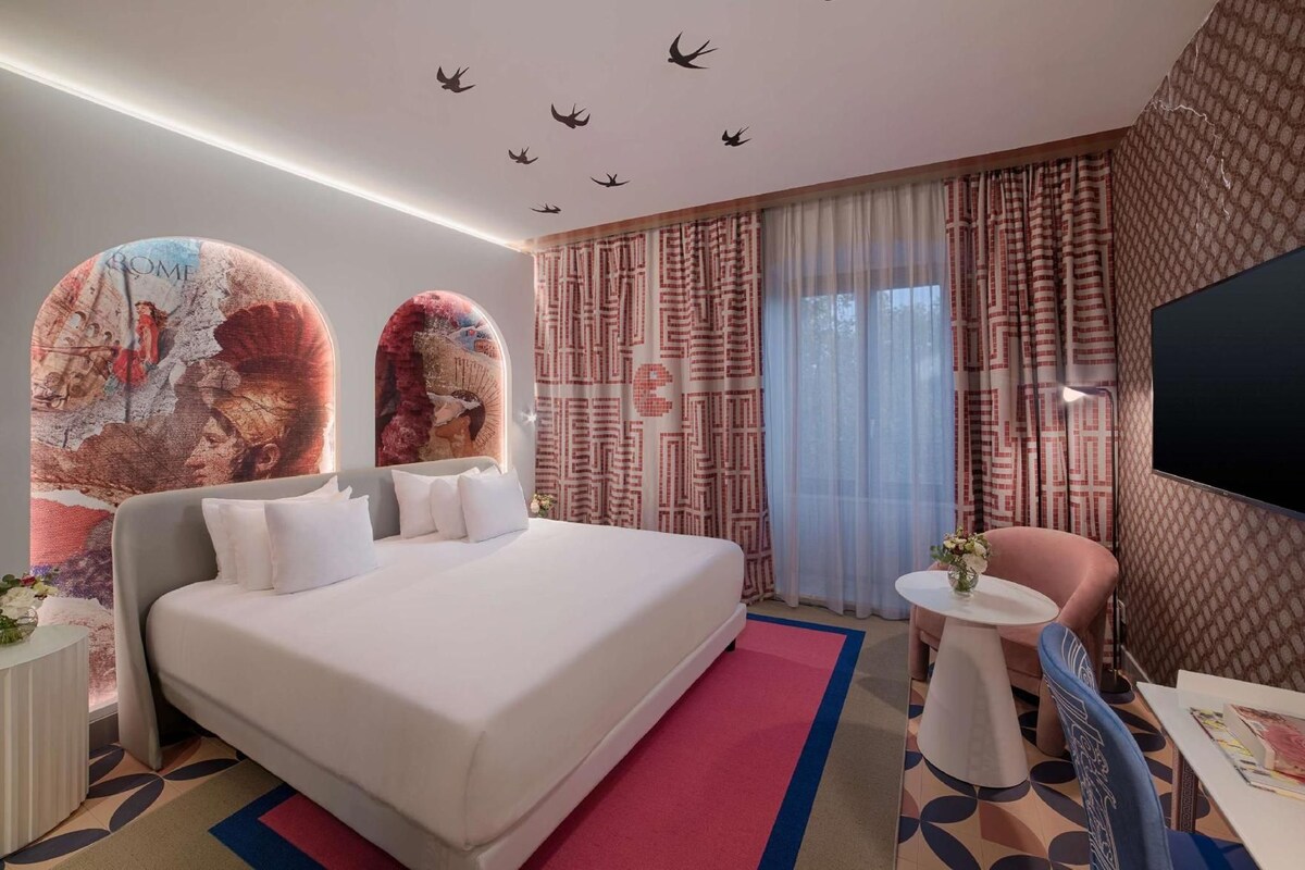 Roupa de alta qualidade, minibar, cofre no quarto, secretária 
