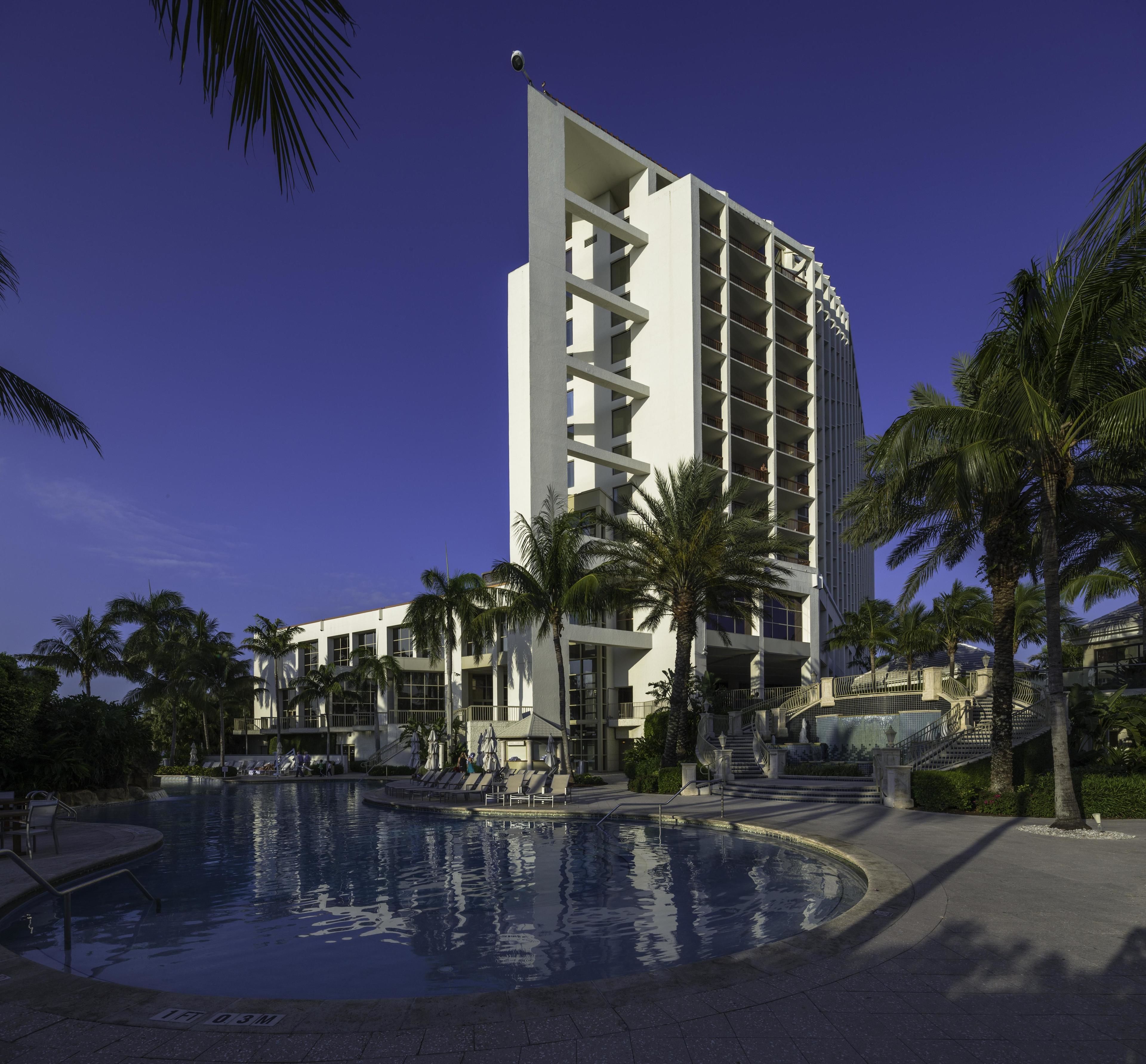 Beach Resort Naples Grande Spa