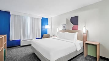 Cofres nos quartos, escrivaninha, ferros/tábuas de passar roupa