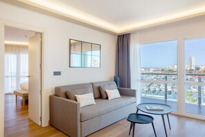 Minibar, cofre no quarto, com decoração personalizada 