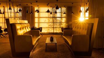 Serve almoços, jantares e happy hour