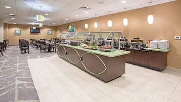 Pequeno-almoço tipo buffet diário mediante uma taxa