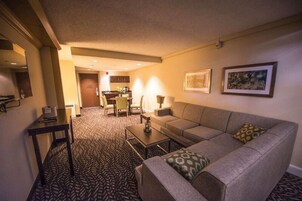Suite, 1 cama king-size, não fumadores (Loft) | Minibar, secretária, quartos insonorizados, ferro/tábua de engomar