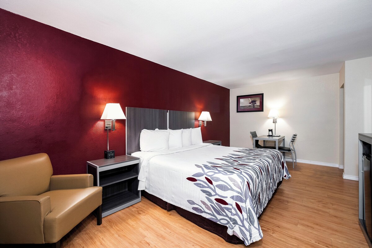 Quarto Superior, 1 cama king-size, não fumadores | Secretária, cortinas/cortinados opacos, ferro/tábua de engomar 