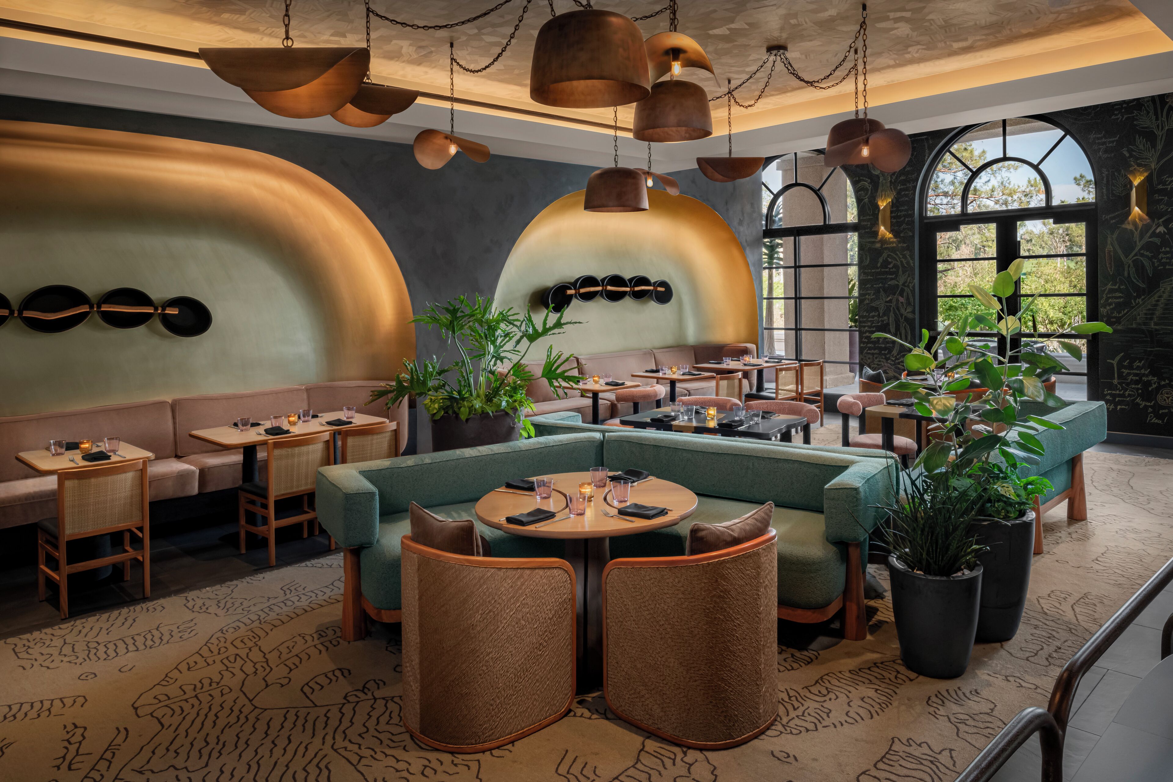 5 restaurantes, pequenos-almoços servidos 