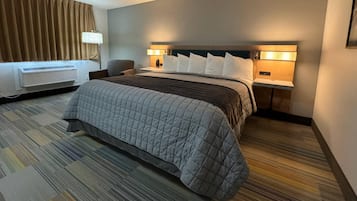 Quarto Standard, 1 cama king-size, não fumadores | Secretária, ferro/tábua de engomar, Wi-fi grátis