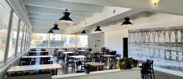 Café da manhã com buffet grátis todos os dias