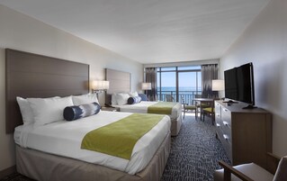 Quarto standard, 2 camas Queen, sacada, de frente para o oceano | Cofres nos quartos, cortinas blackout, ferros/tábuas de passar roupa