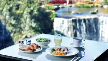 Pequeno-almoço tipo buffet diário mediante uma taxa