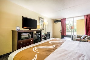 Quarto standard, 1 cama King, para não fumantes | Edredons de pluma, escrivaninha, espaço de trabalho para notebook