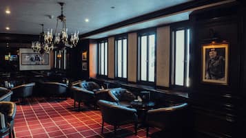 2 bares/lounges