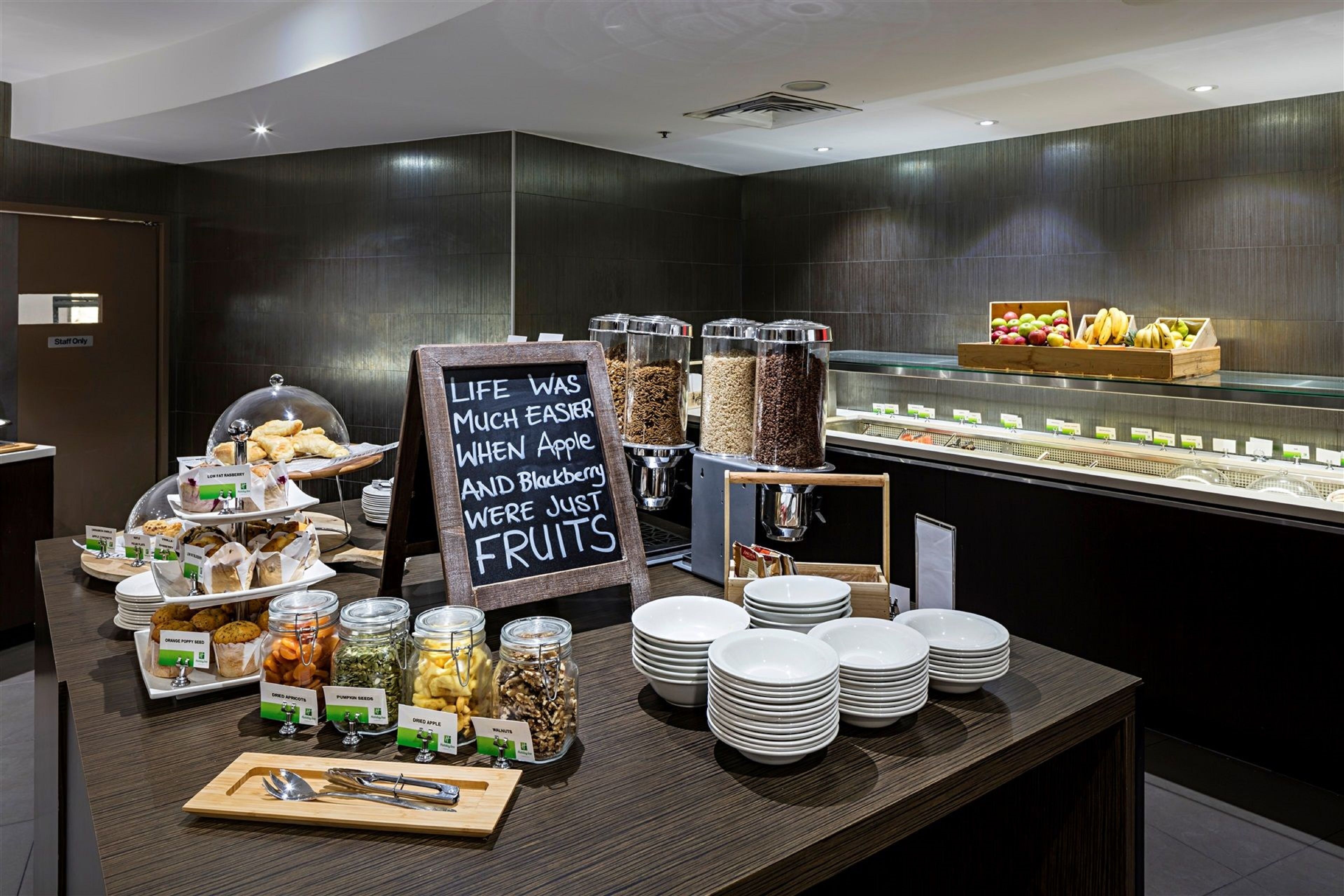 Pequeno-almoço tipo buffet diário (29 AUD por pessoa) 