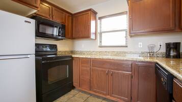 Suite Royal | Cozinha privada | Um frigorífico, um micro-ondas, uma cafeteira/bule