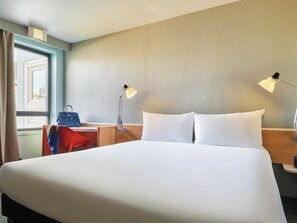 Quarto Duplo Standard, 1 cama de casal | Secretária, cortinas/cortinados opacos, quartos insonorizados 