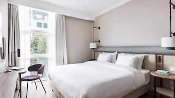 Edredões de penas, minibar, cofre no quarto