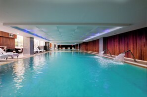 Piscina interior, da(s) 8:00 à(s) 20:00, espreguiçadeiras 
