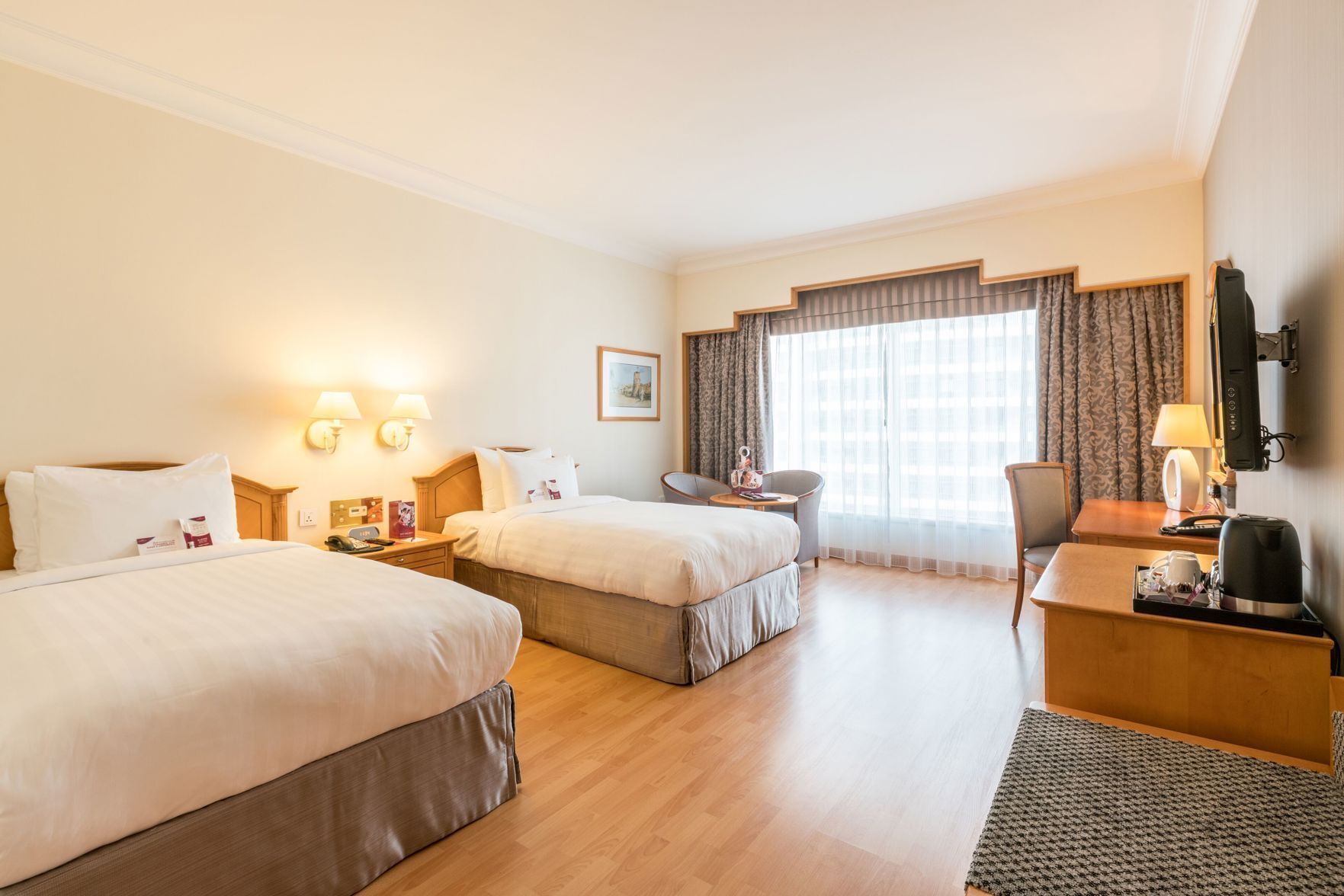 Roupa de alta qualidade, camas de colchão pillowtop, minibar 