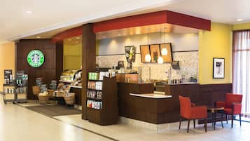 Pequenos-almoços, almoços, jantares servidos, cozinha americana