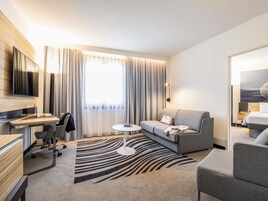 Suíte executiva, 1 cama King | Cofres nos quartos, cortinas blackout, quartos à prova de som