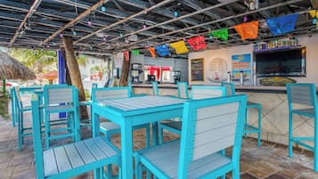 2 restaurantes, pequenos-almoços servidos, cozinha à base de marisco