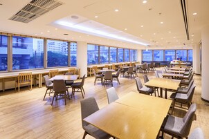Café da manhã com buffet todos os dias mediante uma taxa