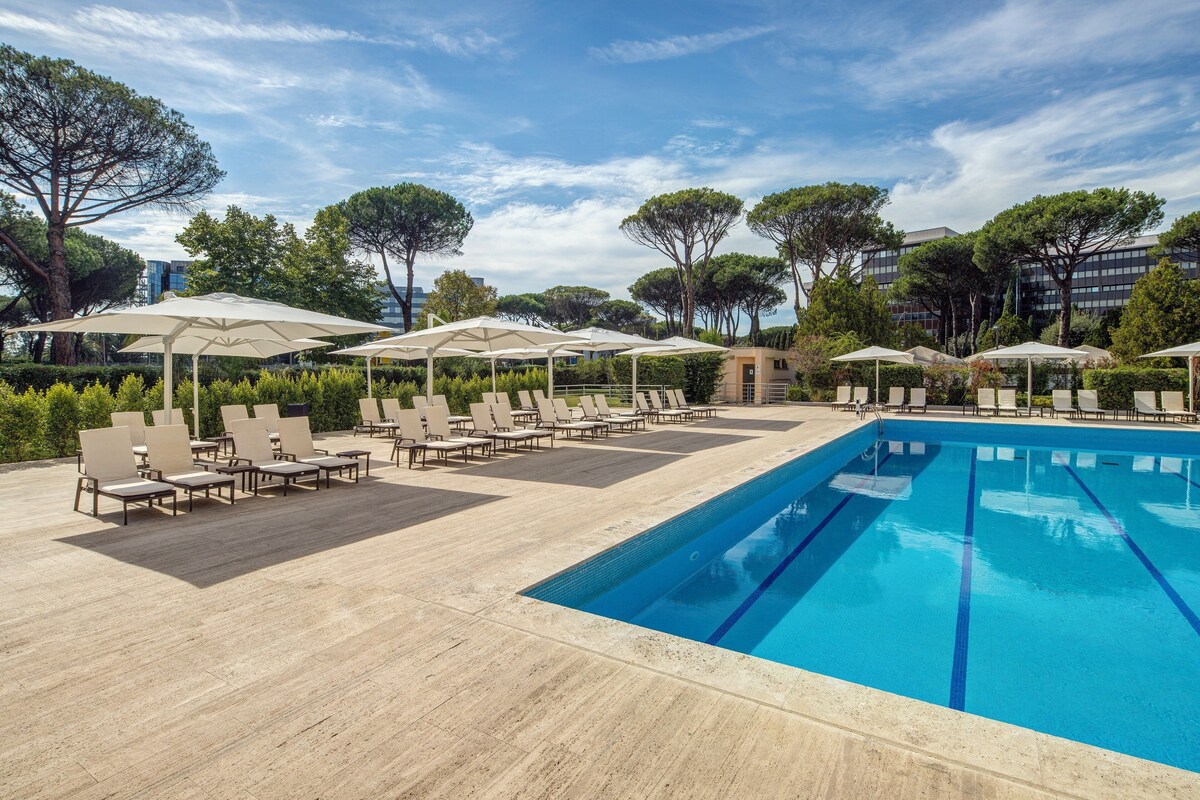 Holiday Inn Rome- Eur Parco Dei Medici, an IHG Hotel Reviews, Deals ...