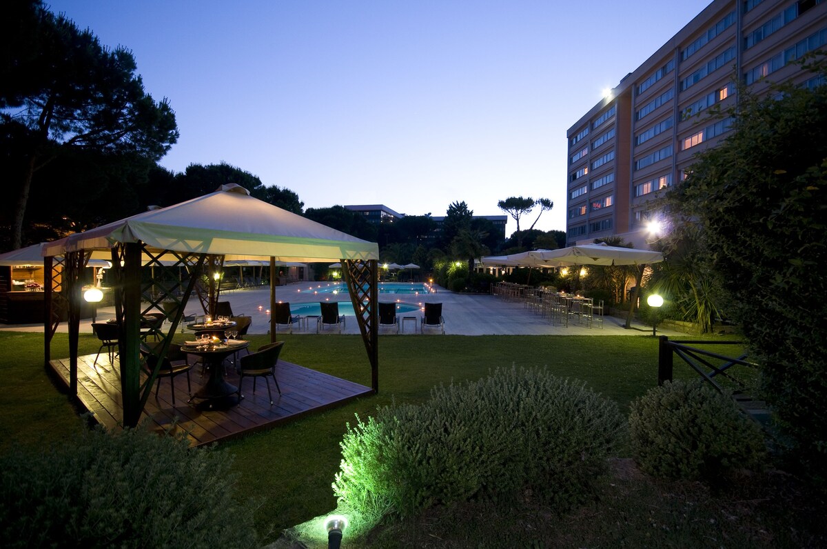 Holiday Inn Rome- Eur Parco Dei Medici by IHG Reviews, Deals & Photos ...