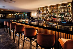 4 restaurantes: servem pequenos-almoços, almoços e jantares