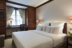 Quarto Clássico, 1 cama queen-size | Roupa de alta qualidade, minibar, cofre no quarto, secretária 