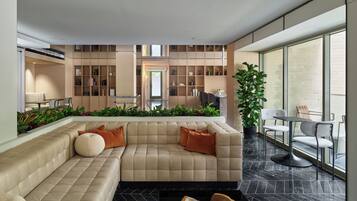 Área de estar no saguão