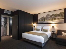 Quarto Clássico, 1 cama de casal | Roupa de alta qualidade, camas de colchão pillowtop, minibar grátis
