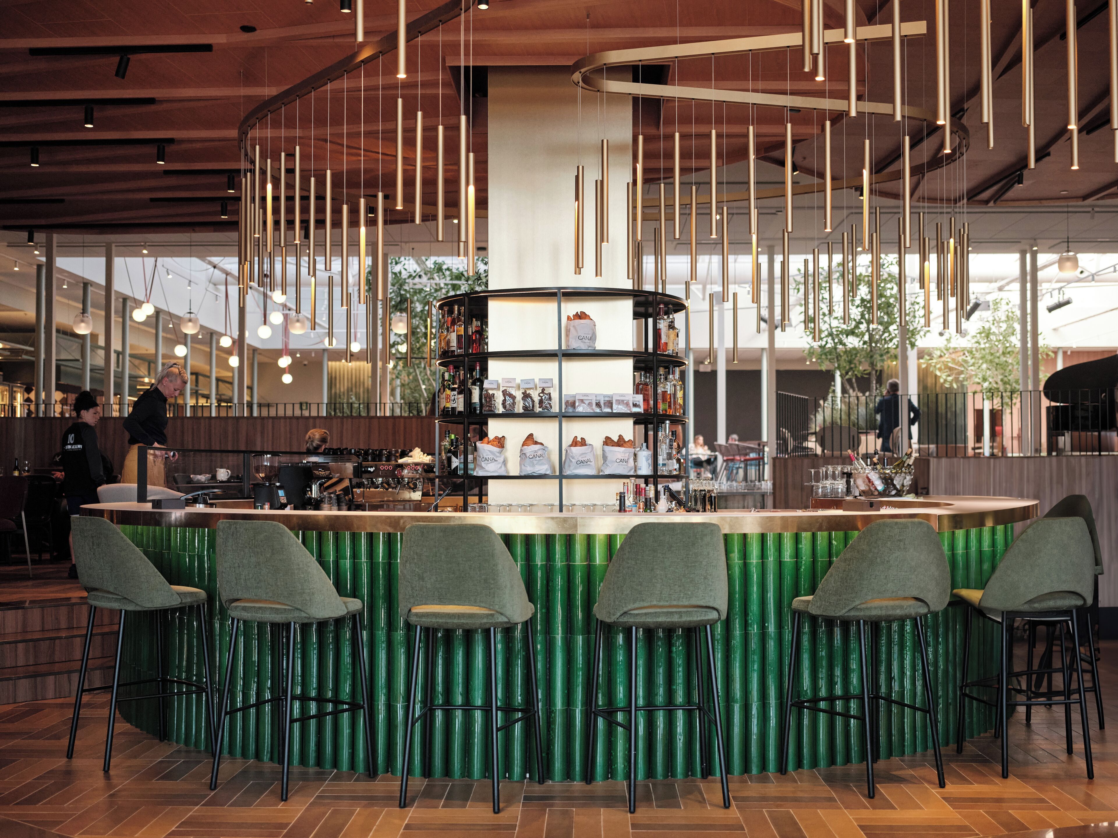 3 restaurantes: servem pequenos-almoços, almoços, jantares e brunches
