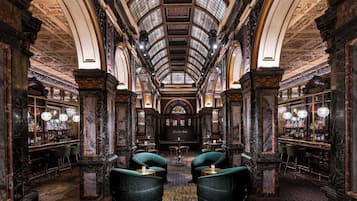 3 bares/lounges